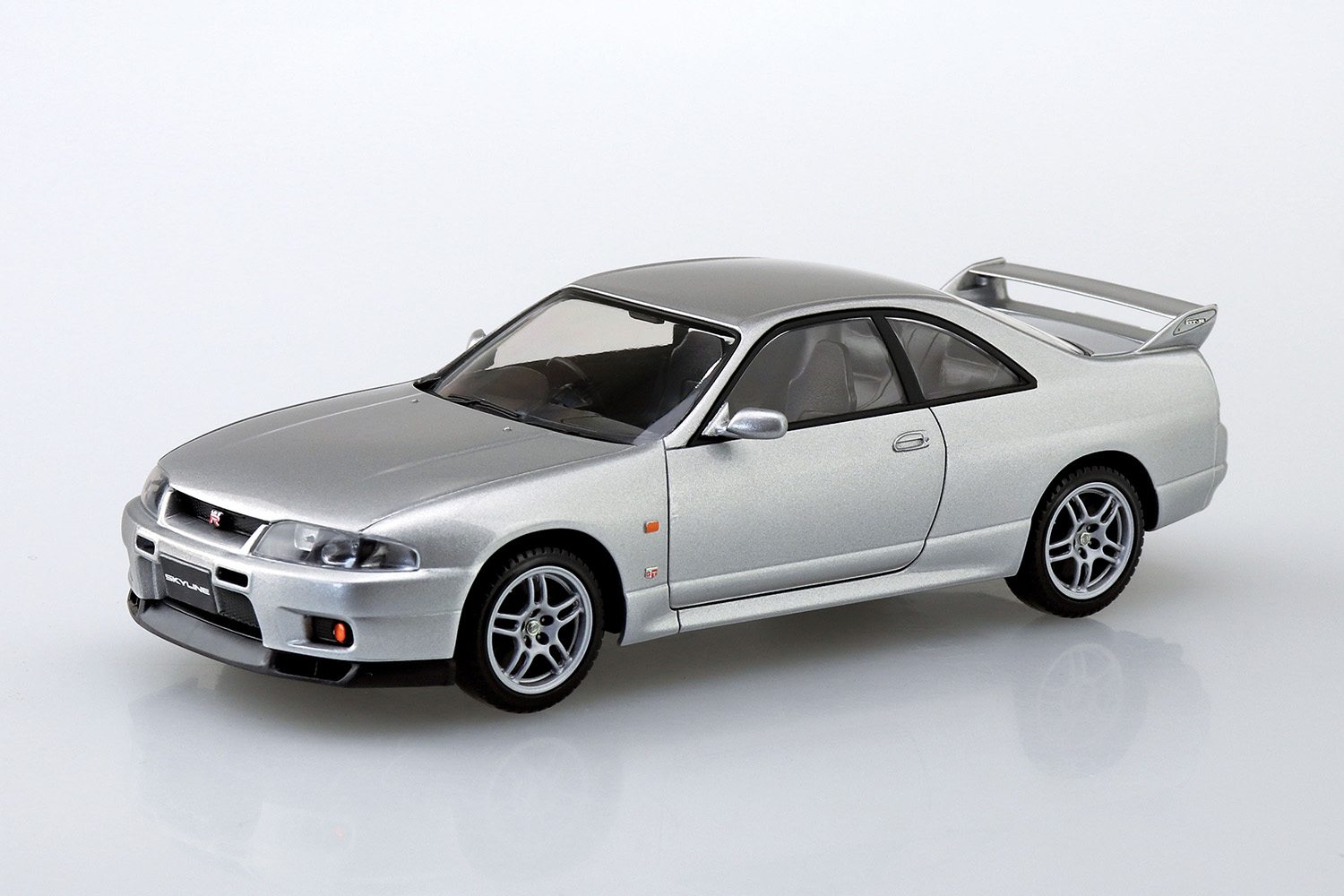 プラモデル「ニッサン R33スカイラインGT-R」に新色が登場。予約受付開始！ - HOBBY Watch