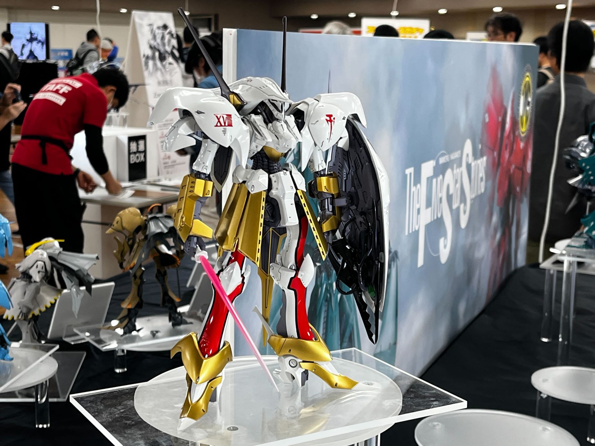 「ファイブスター物語」より「IMS シュペルター・K.O.G. =ボォス 2992= with ベイル（仮）」の塗装見本が展示！ - HOBBY Watch