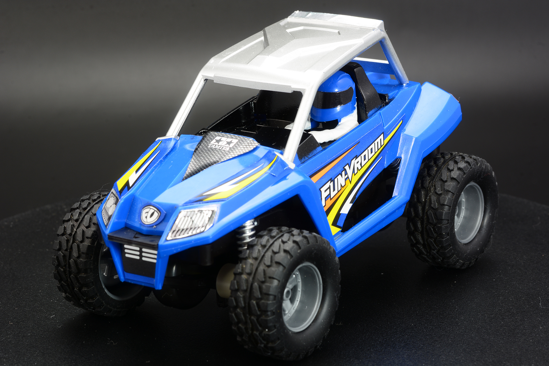 【レビュー】ミニ四駆の新たな挑戦！「ファンブルン（EZシャーシ）」レビュー 低速、高トルクが生み出す、走る姿をじっくり楽しむ遊び ...